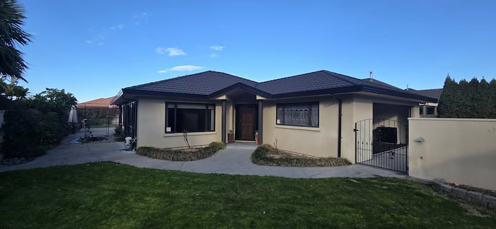 Napier Getaway - Spacious 4-br House + Cozy Living - Napier