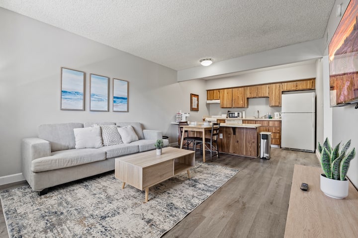 Comfy 1bd/1ba • King Bed • Near Hospitals! - Tempe, AZ