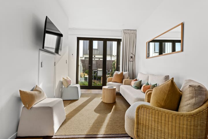 Modern Townhouse | Parking & Backyard Nr Ponsonby - Auckland