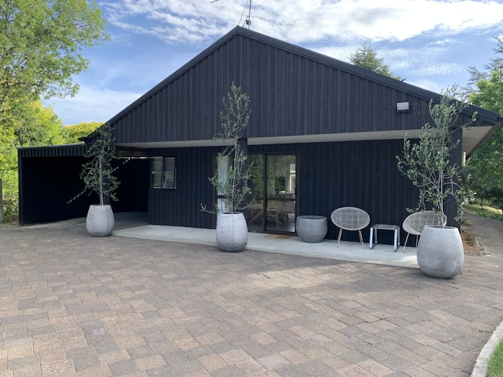 The Black Cottage - Napier