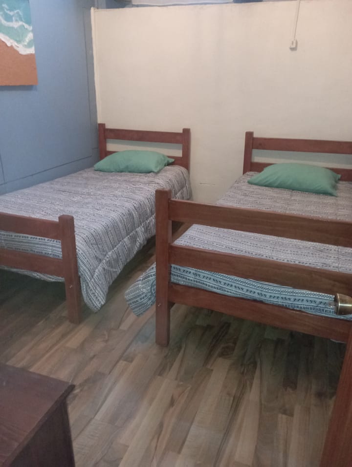 Habitación Para Dos Personas Camas Individuales. - Lota