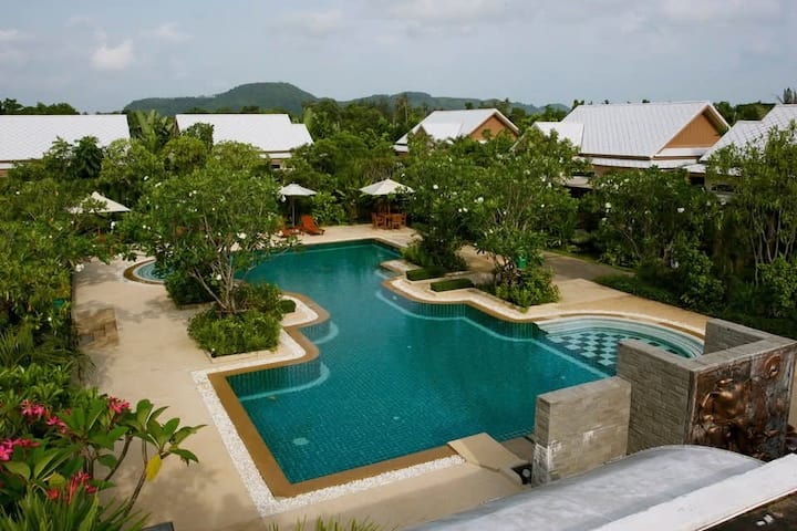 ที รีสอร์ท ป่าหล่ายV11 - Provincia de Phuket