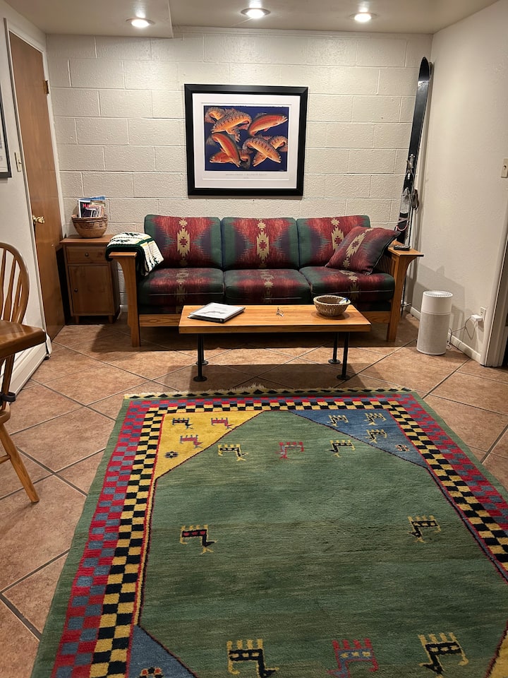 The Batcave: Charming & Cozy Private 1-bedroom Apt - Flagstaff, AZ