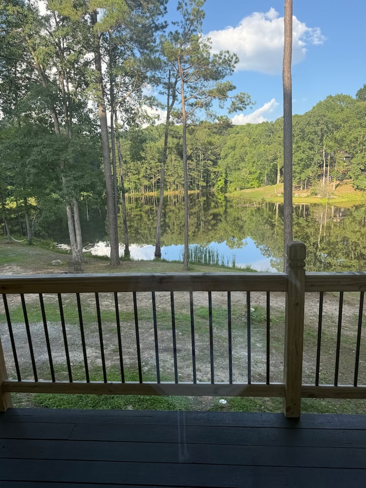 Lakehouse Retreat In The City - Fairburn, GA