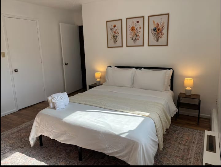 Newly Updated | Middle Floor| Dog Friendly - Anchorage