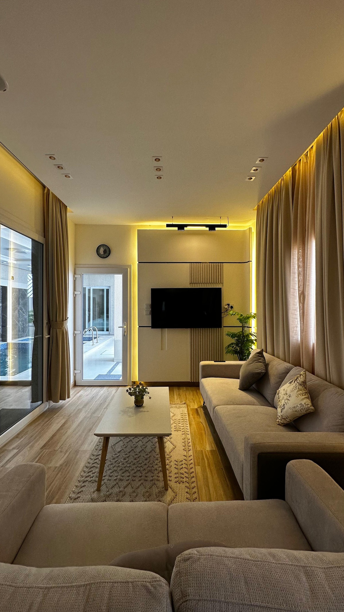 Lantana Chalet: Stylish, quiet retreat in Barka. - Tiny houses for Rent ...
