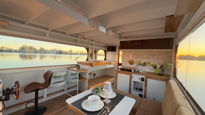 Hausboot In Berlin - Festliegend Im Yachthafen - Berlin