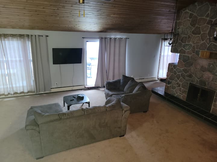 Beautiful Spacious Home - Yellowknife