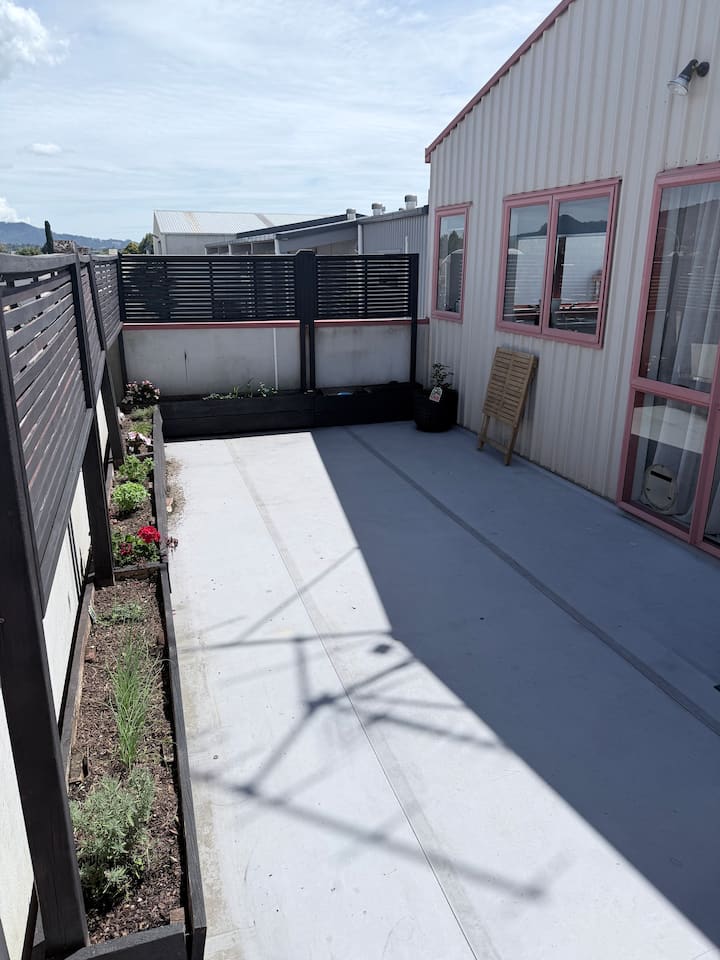 Relax Here | Explore Everywhere - Apartment Living - Katikati