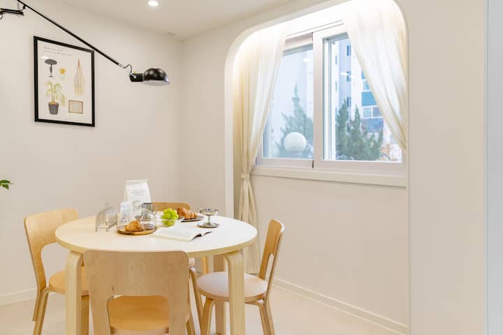 Cozy & Light-filled, Your Most Wishlisted Travel - Südkorea
