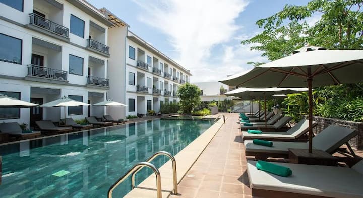 Modern & Cozy One-bedroom Apartment | Pool & Gym | - Cambodia