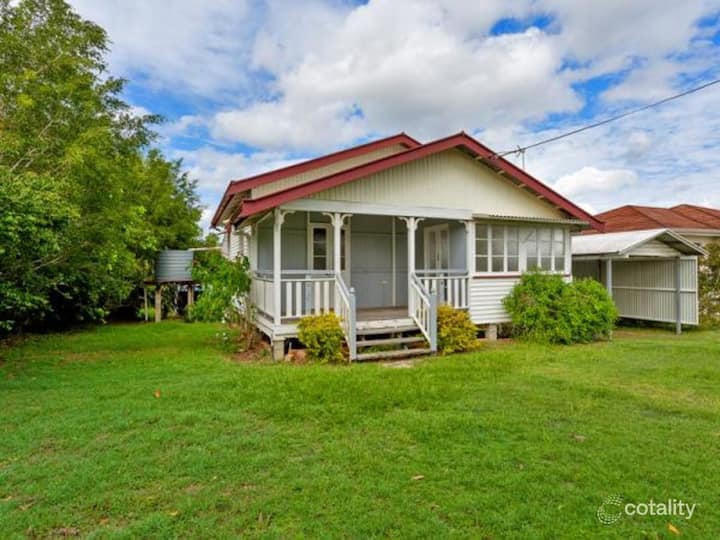 Golden Gympie Family Getaway-pet Friendly - The Palms