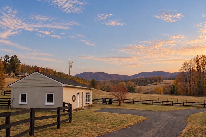 Writer's Cottage | Hot Tub, Mountain Views, Ev - Virginie