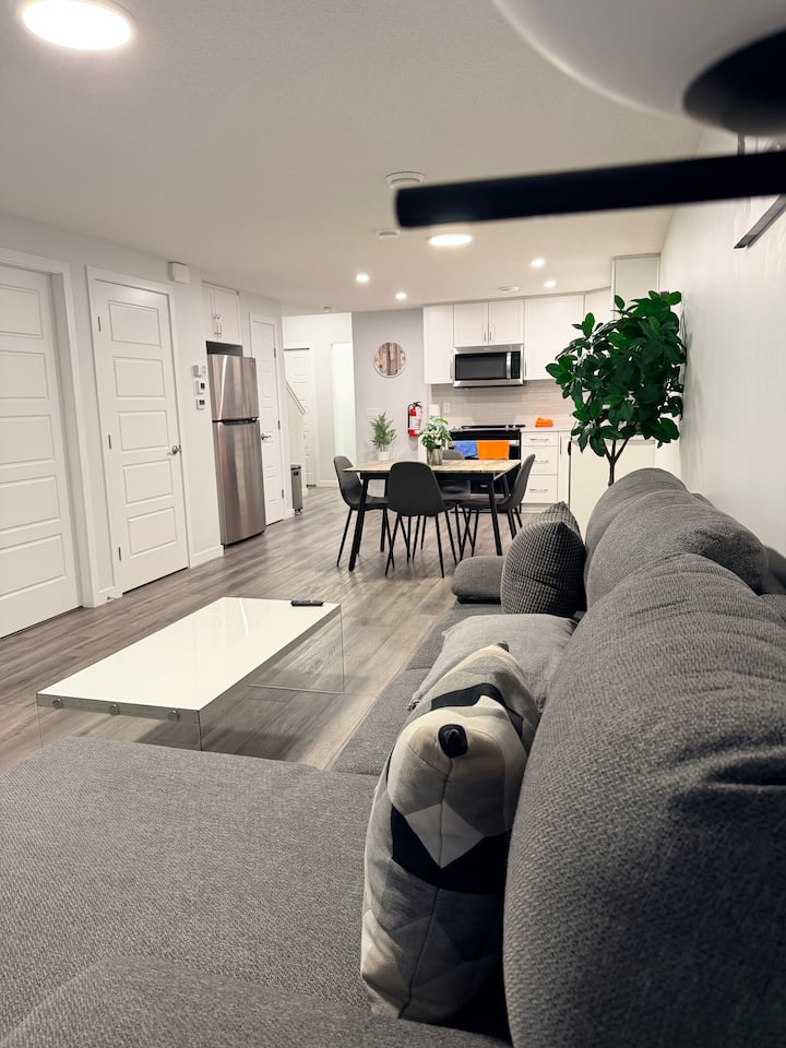 Modern Cozy Home | Fast Wi-fi | Long Stays Ok - Calgary