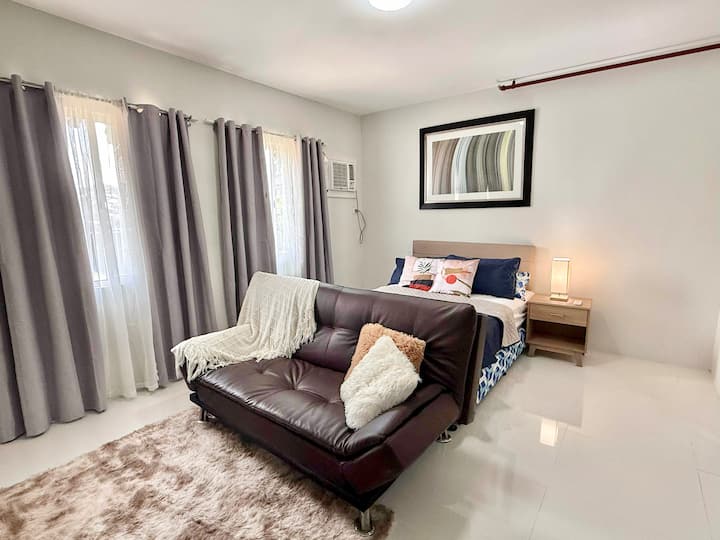 Cozy Ibiza -Condo In Mandalagan For Getaways - Bacolod