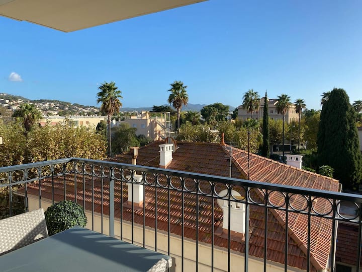 Appartement Plein Centre + Parking Privé - Sanary-sur-Mer