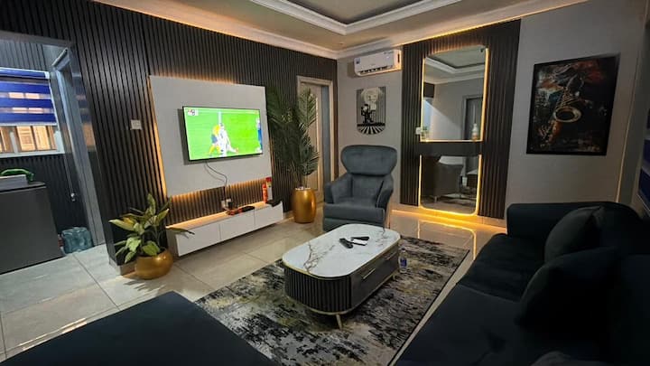 Max Court: Modern & Cozy! - Lagos