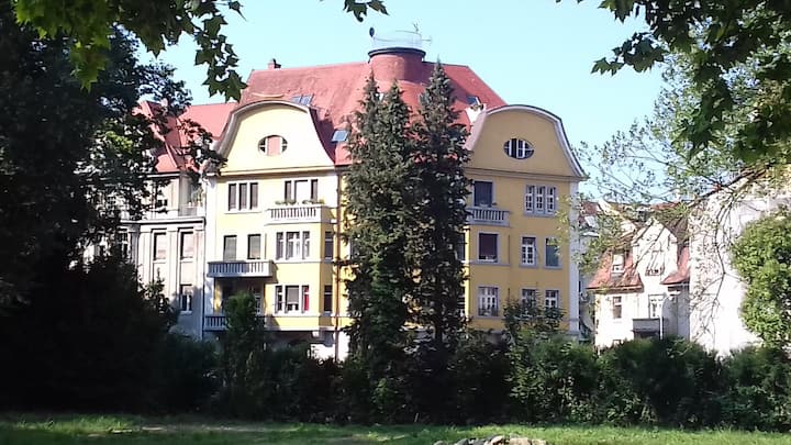 Grosse Dachgeschosswohnung Mit Terrasse - Konstanz