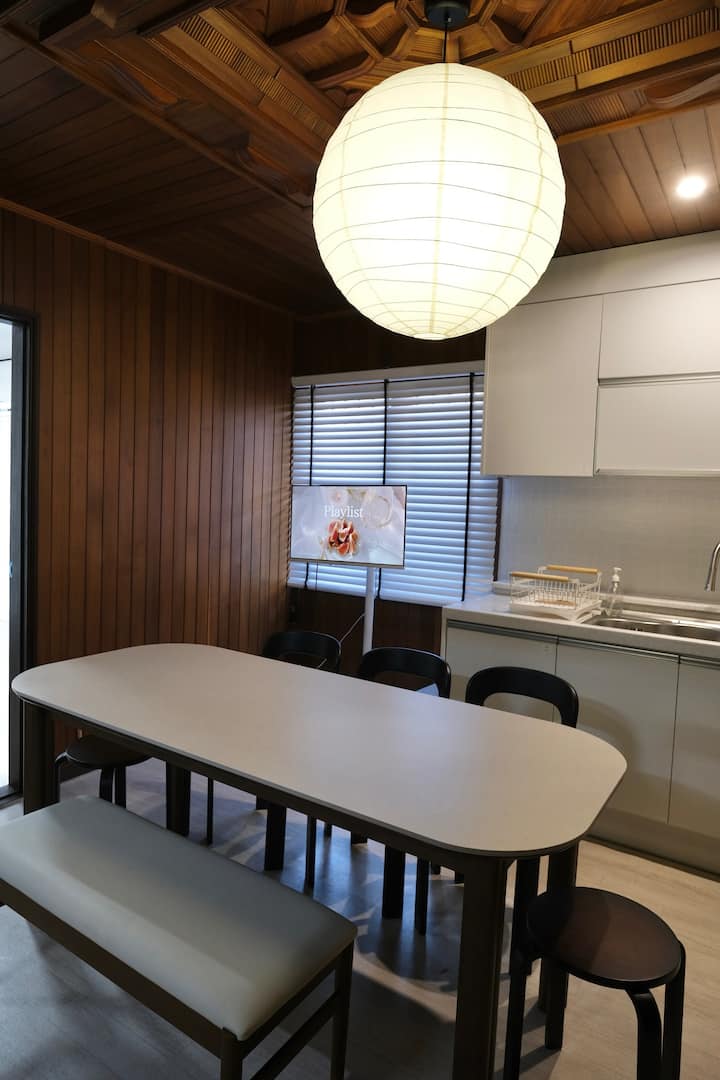 [고로고로] 8인숙소 / 오픈특가 / 부산역10분/ 청소비X / 다도/ 매일침구교체 - Pusan