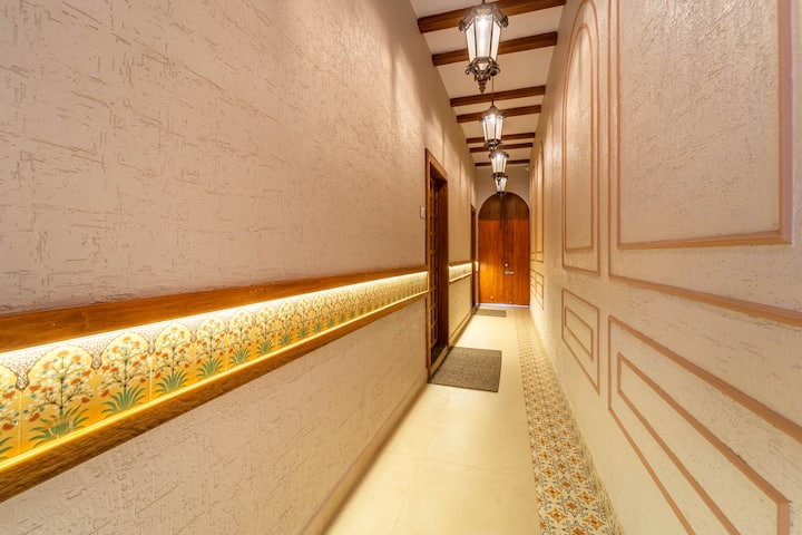 Stayvista At Arches And Aura W/ Terrace, Meals - Mathura