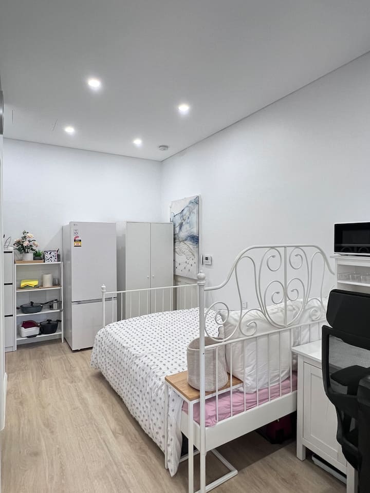 Coastal Studio With Private Ensuite & Kitchenette - Manly