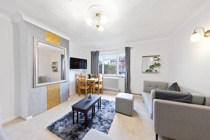 The Canterbury Spacious Retreat | Drive Parking - Canterbury