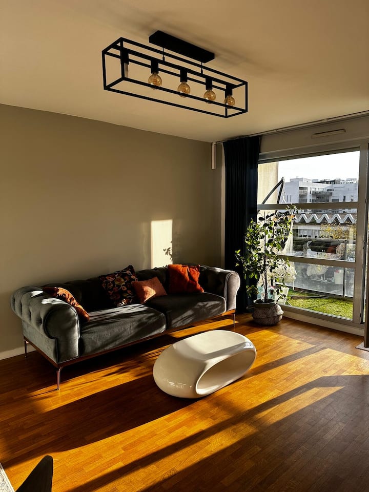 Appartement, Lumineux Et Moderne, Très Bien Situé. - Nanterre