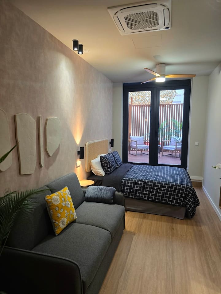 Lhome Queen's Maria Luisa - Sevilla