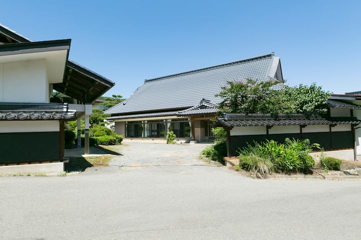 俵屋-大きな屋根の家- - 이나시