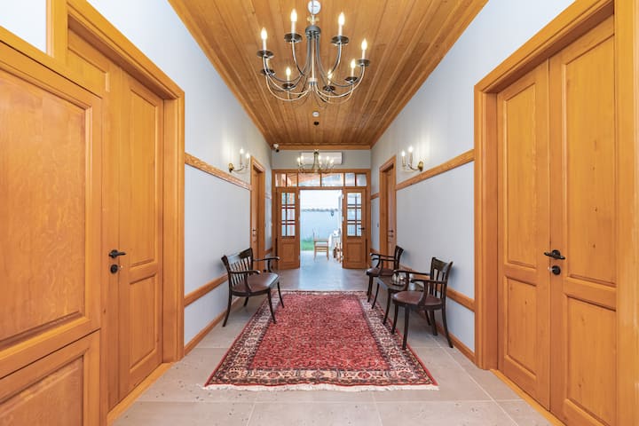 Elegant 4-br City-center Villa With Private Garden - Antalya