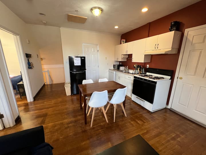 Spacious 2br Aprt, 3d Floor, Close To Mit - Cambridge, MA
