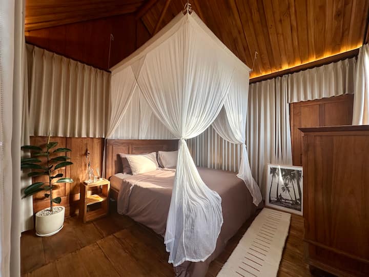 Cozy Antique Wooden Cabin In Uluwatu - North - Australia