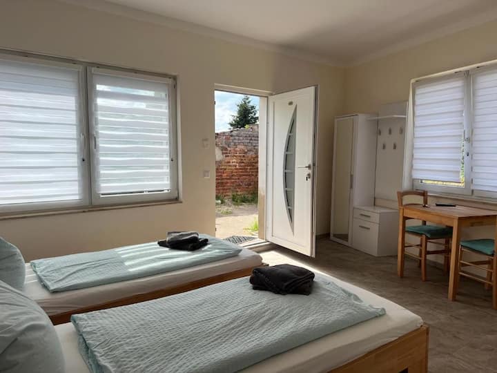 Studio-apartment In Ruhiger Lage In Plaue Pension - Brandenburg an der Havel