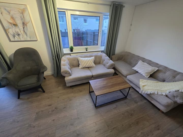 Cosy & Stylish 3-bedroom House! - Livingston