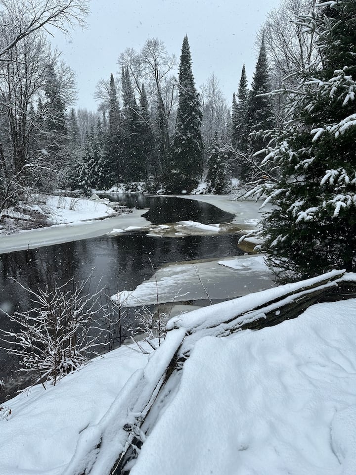 The Royal Yurt - Kawartha Lakes