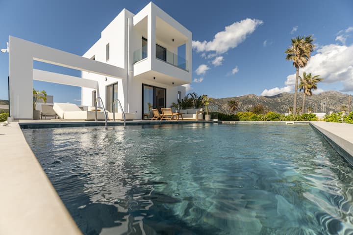 Geo's Luxury Villa : Private Pool - By The Beach - Kos