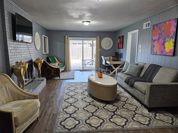 Huge 12br For Large Groups Near Airport Sleeps 20+ - Memphis, TN