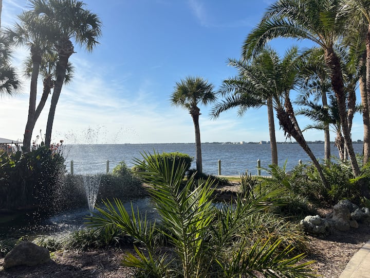 Magical Outdoor Resort Pools River And Ocean! - Melbourne, FL