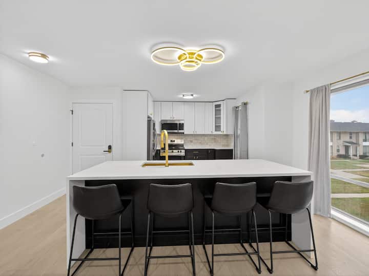 Dante Residence 2.0! Your Home Away From Home. - Southfield