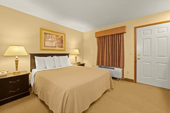 Two Levels, Big Comfort, Endless Poconos Fun - Lake Harmony, PA