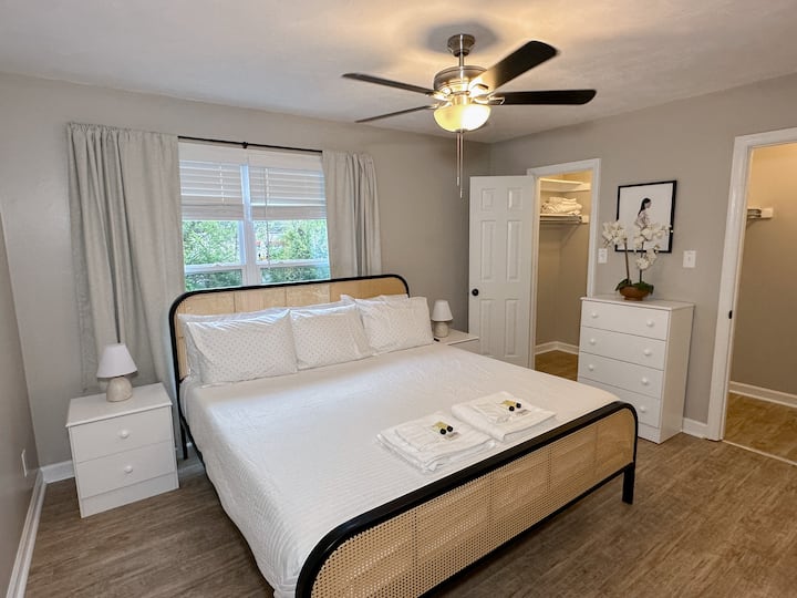 Quiet Victoria Dr Townhouse, Close To Food & Shops - Fort Loudoun Lake, TN