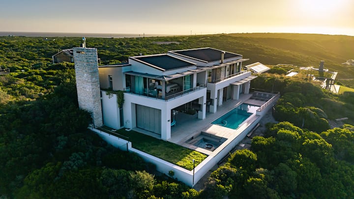 Oystercatcher Oceanfront Villa - Kleinbaai