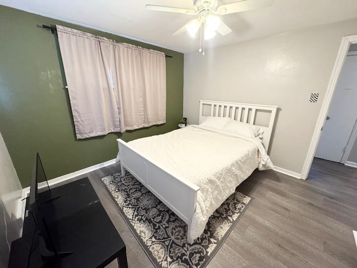 Peaceful Modern Home | 15 Mins to Downtown PGH - Houses for Rent in ...