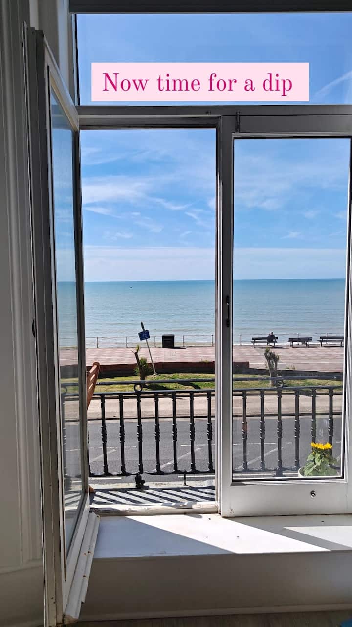 Beautiful Ocean Views Apartment - Battle