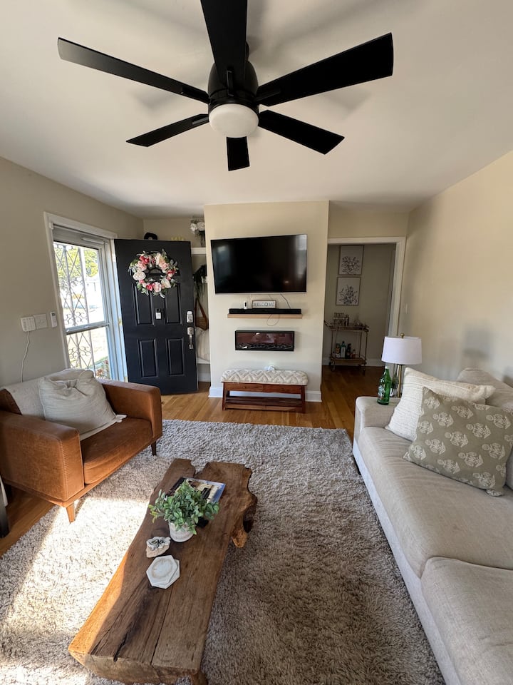 Coastal-chic 2 Bedroom Beach Bungalow - Morehead City, NC