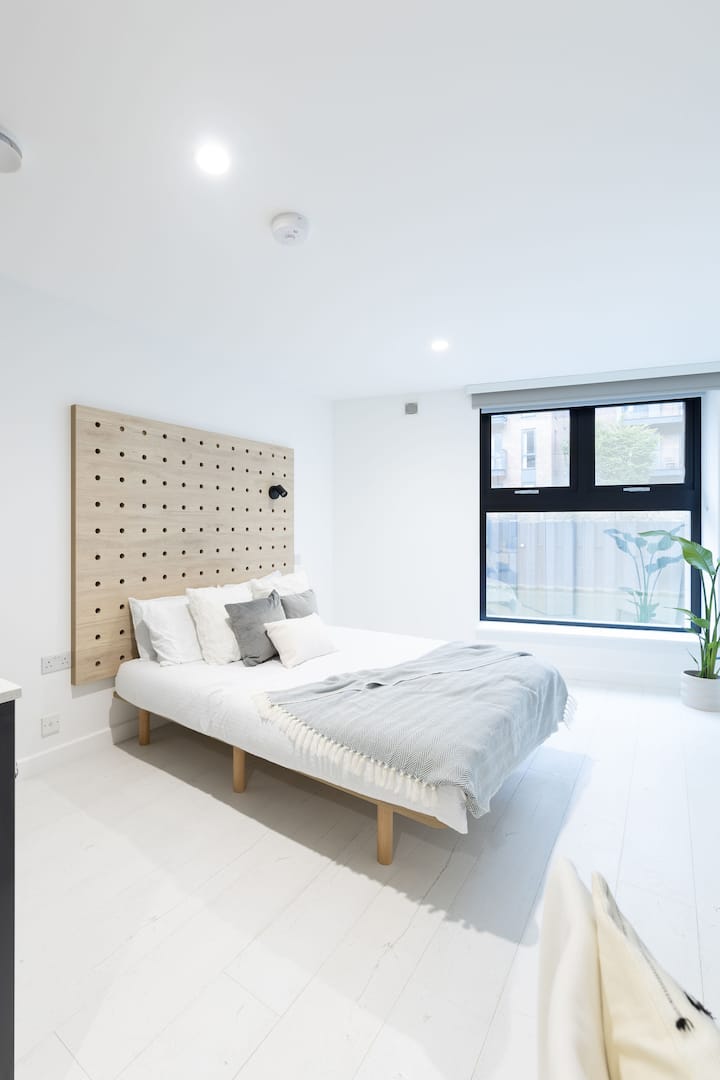 Tsa Limehouse | Roomy Studio Apartment | 5 - London