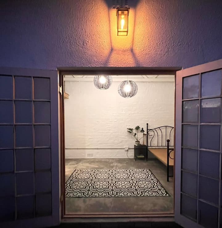 Newly Renovated Stylish Bachelors Flat - Stellenbosch