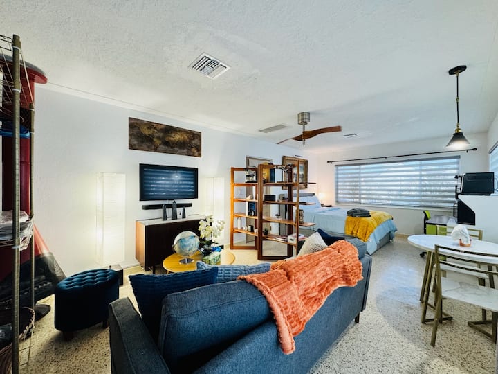 St Pete Beach Ste Walk To Beach! Private Entrance! - St. Pete Beach, FL