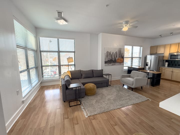 An Easy Walk Everywhere, With Cozy Modern Living. - Lexington, KY