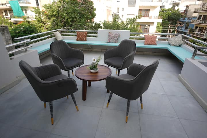 Sukkoon Aura 4 Bhk With Jaccuzi And Roof Top - Delhi, India